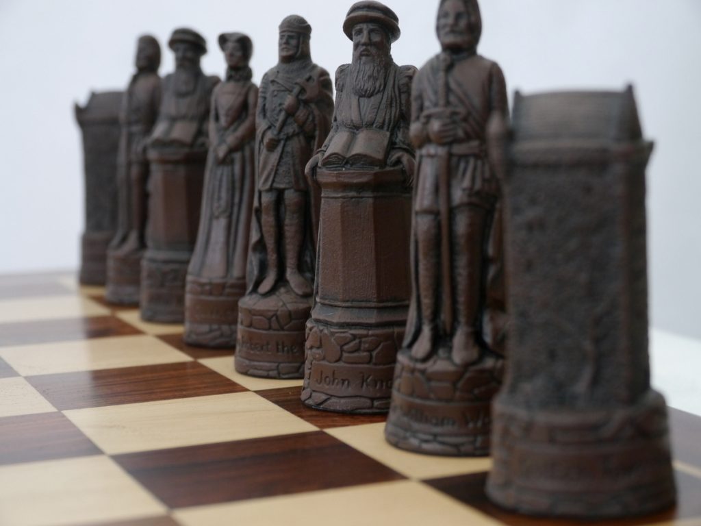 Berkeley Chess Ltd - Scottish Chess Set - Ivory and Brown - ChessBaron ...