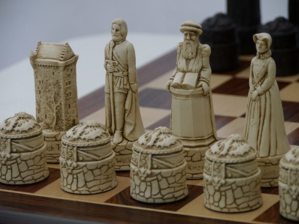 Berkeley Chess Ltd - Scottish Chess Set - Ivory and Brown - ChessBaron ...