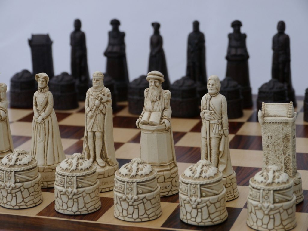 Berkeley Chess Ltd - Scottish Chess Set - Ivory and Brown - ChessBaron ...