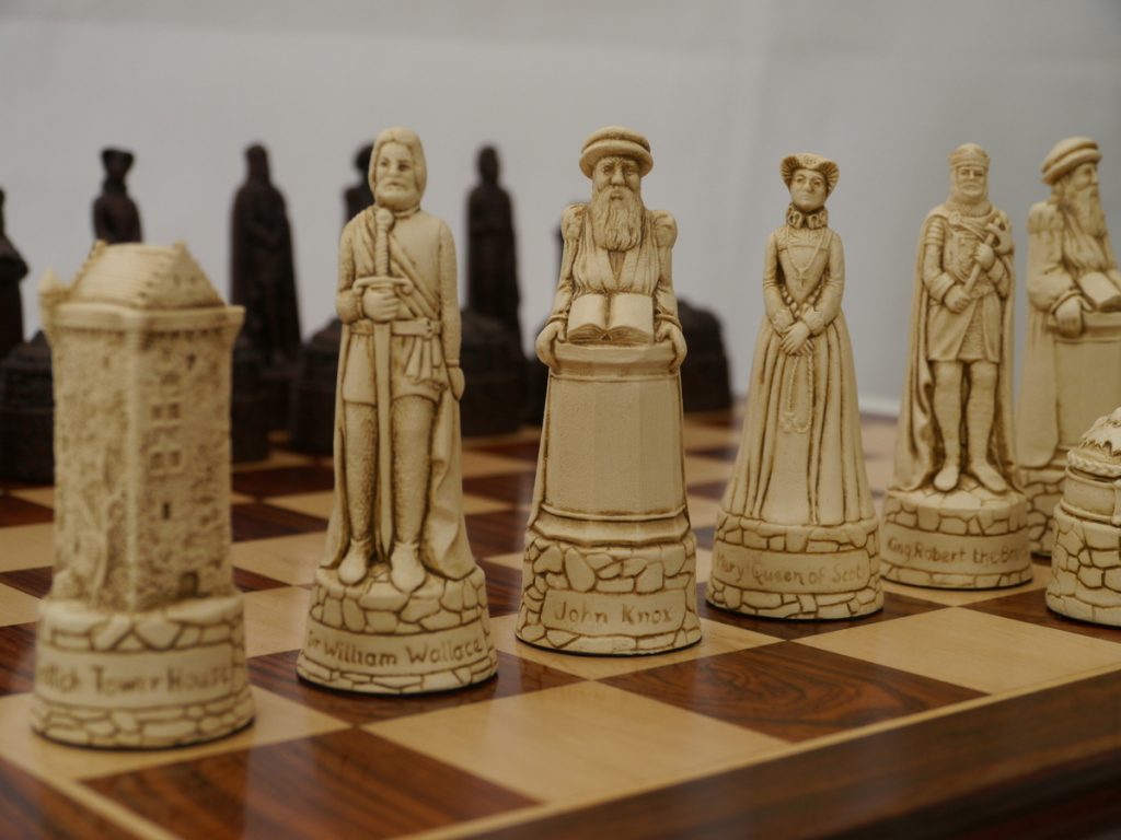Berkeley Chess Ltd - Scottish Chess Set - Ivory and Brown - ChessBaron ...