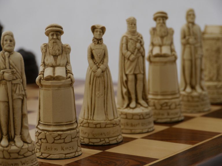 Berkeley Chess Ltd - Scottish Chess Set - Ivory and Brown - ChessBaron ...