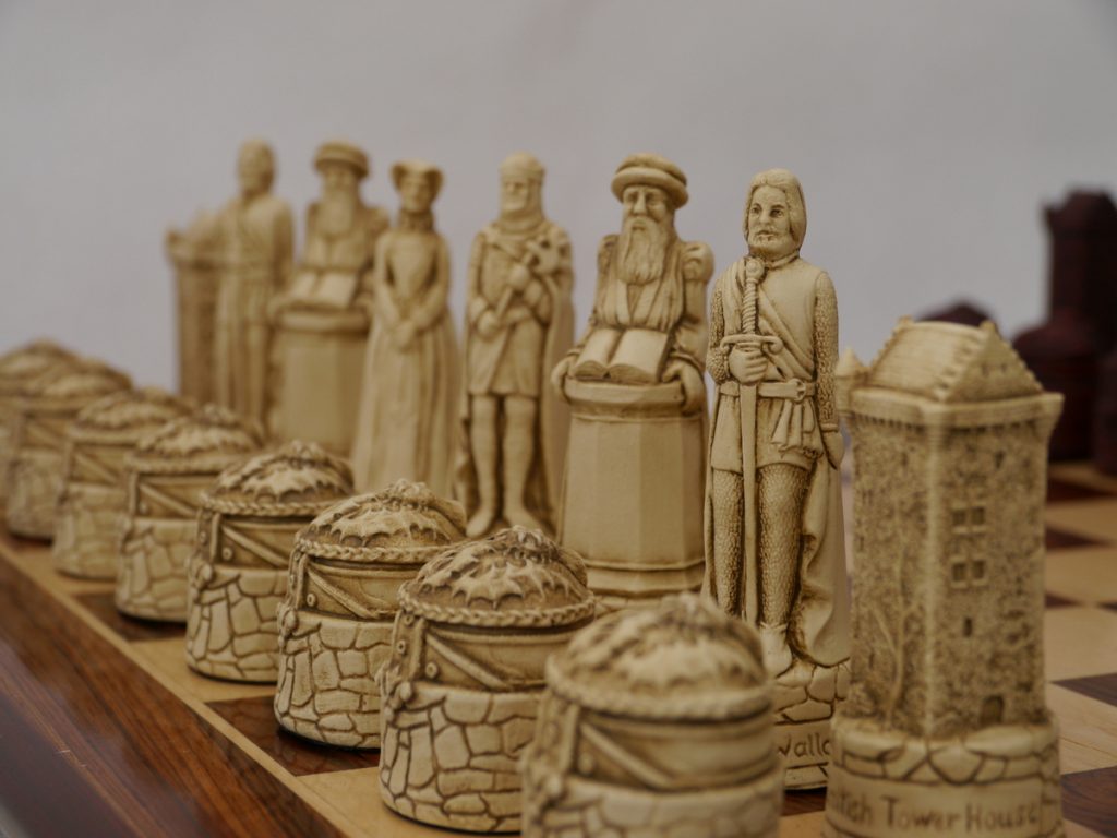 Berkeley Chess Ltd - Scottish Chess Set - Ivory and Red - ChessBaron ...