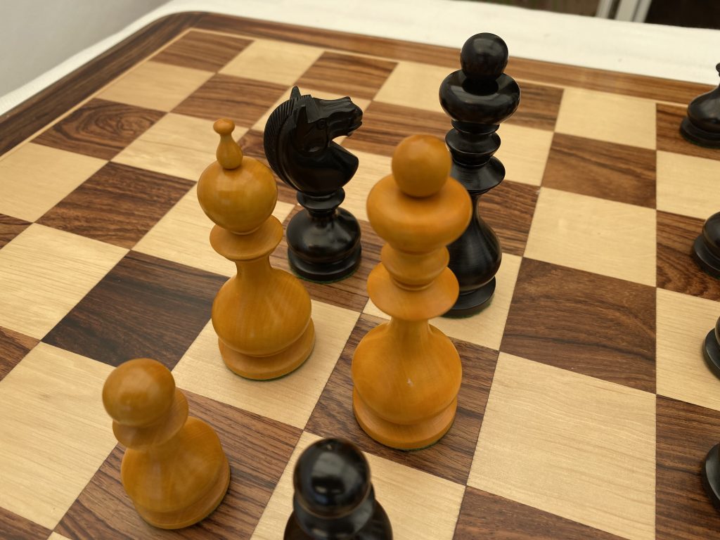 The Antiqued Dublin Double Weighted Chess Set - ChessBaron Chess Sets ...