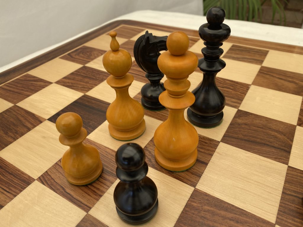 The Antiqued Dublin Double Weighted Chess Set - ChessBaron Chess Sets ...