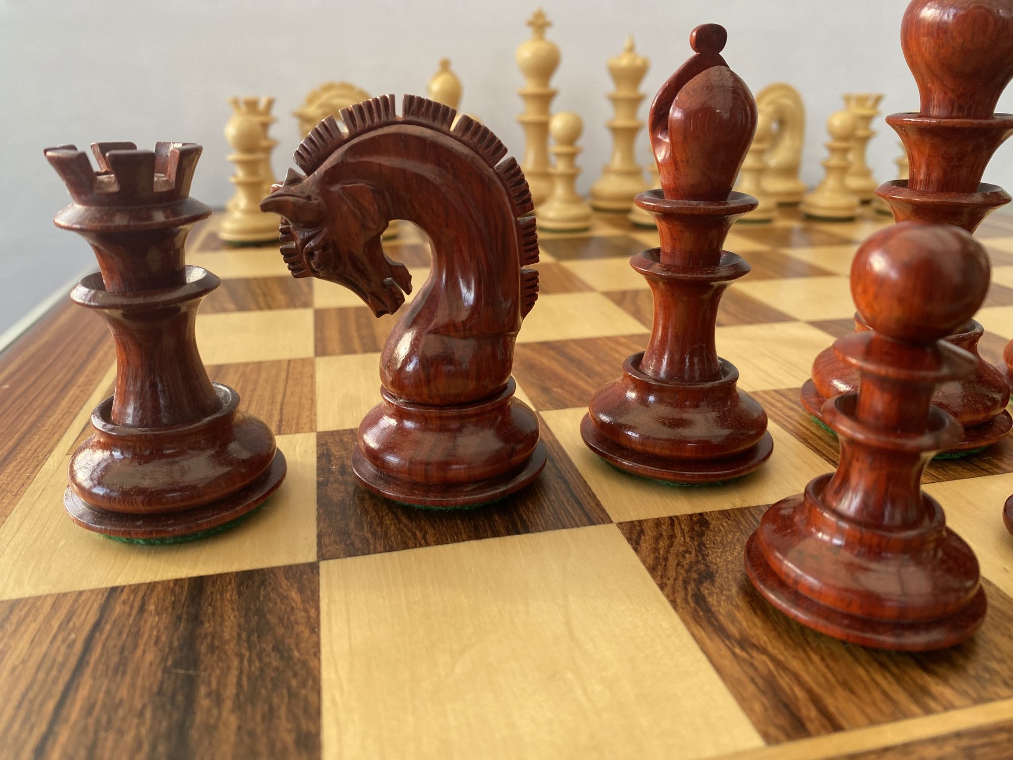 The Manchester set of Chess Pieces in Bud Rosewood - ChessBaron Chess ...